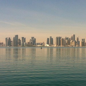 قطر و البحرين طقس حار نهاراً و ارتفاع ملحوظ في نسب الرطوبة ليلاً خلال