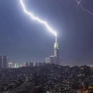 Mecca More Rain Clouds Begin To Enter Makkah Al Mukarramah Now