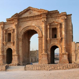 The Arch of Triumph.. The first to receive visitors to the ancient city ...