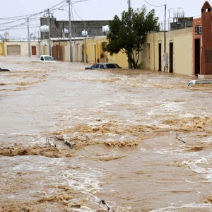 إرشادات هامة للتعامل مع السيول والعواصف الرعدية والغبار Arabiaweather