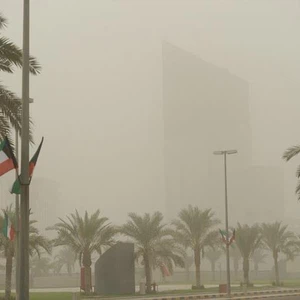 الكويت انخفاض على درجات الحرارة الثلاثاء واستمرار الأجواء المُغبرة