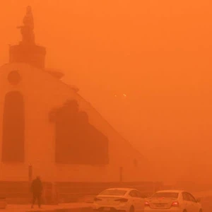 A regional dust storm sweeps across 7 Arab countries and disrupts most ...