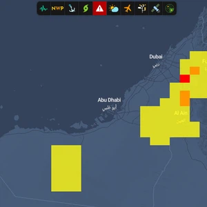 Emirates - 4:30pm | Thunder clouds and heavy rain in some eastern parts ...