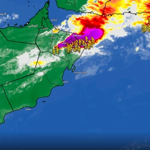 سلطنة عُمان سحب رعدية وأمطار عالية الغزارة تؤثر الآن على جنوب محافظة