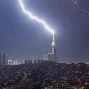 La Mecque | Plus de nuages de pluie commencent à entrer dans Makkah Al ...
