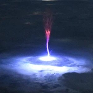 Rare images from space capture the phenomenon of `lightning sprites ...