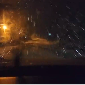 بث مباشر جولة ميدانية وسط تساقط كثيف للثلوج بمحافظة عجلون مع مندوبي