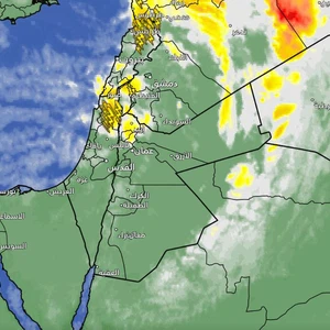 الأردن الساعة 1257 ليلاً عودة الأمطار وحزام سحابي يعبر شمال المملكة