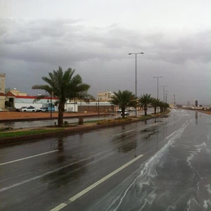 أول صور الأمطار والسيول الواردة من شمال السعودية Arabiaweather