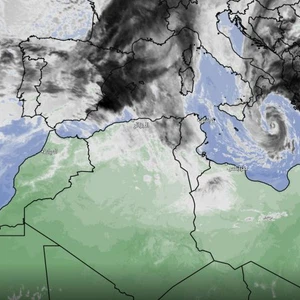 رصد تشكل مُنخفض جوي عميق الآن بين ايطاليا واليونان مُرفق برياح شديدة