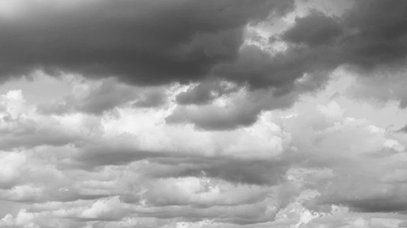 السبت أجواء أكثر برودة من المُعتاد لهذا الوقت من العام ، مع هطول زخات